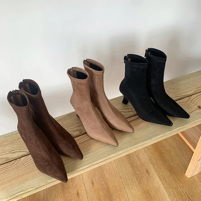 Cynthia Boots – Unpacking Shop